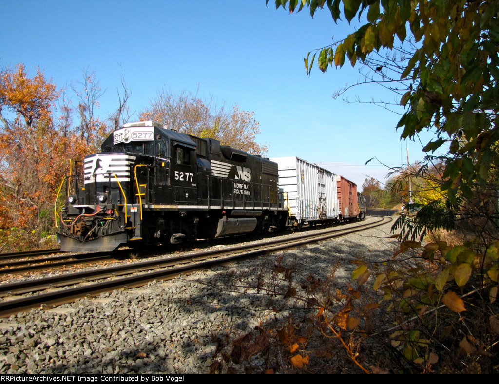 GP38-3 NS 5277